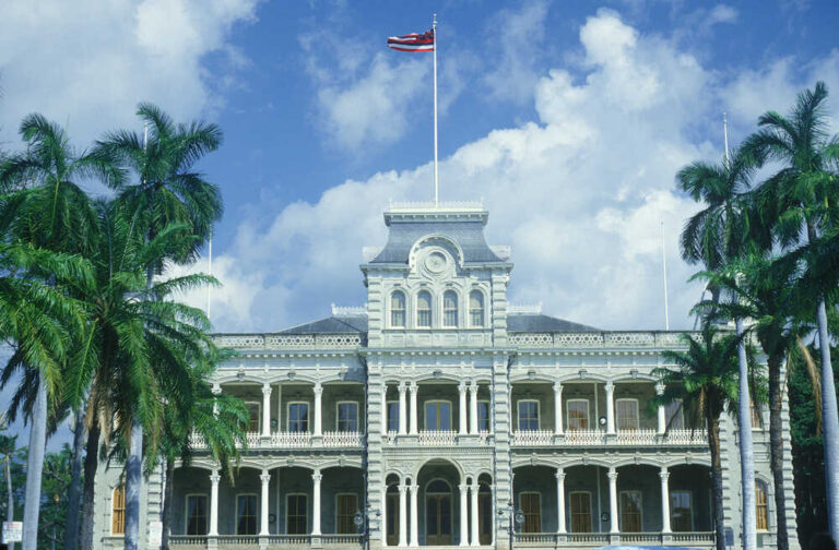 Astronomers Say Chinese Satellite Beamed Green Lasers Over Hawaii | Red ...